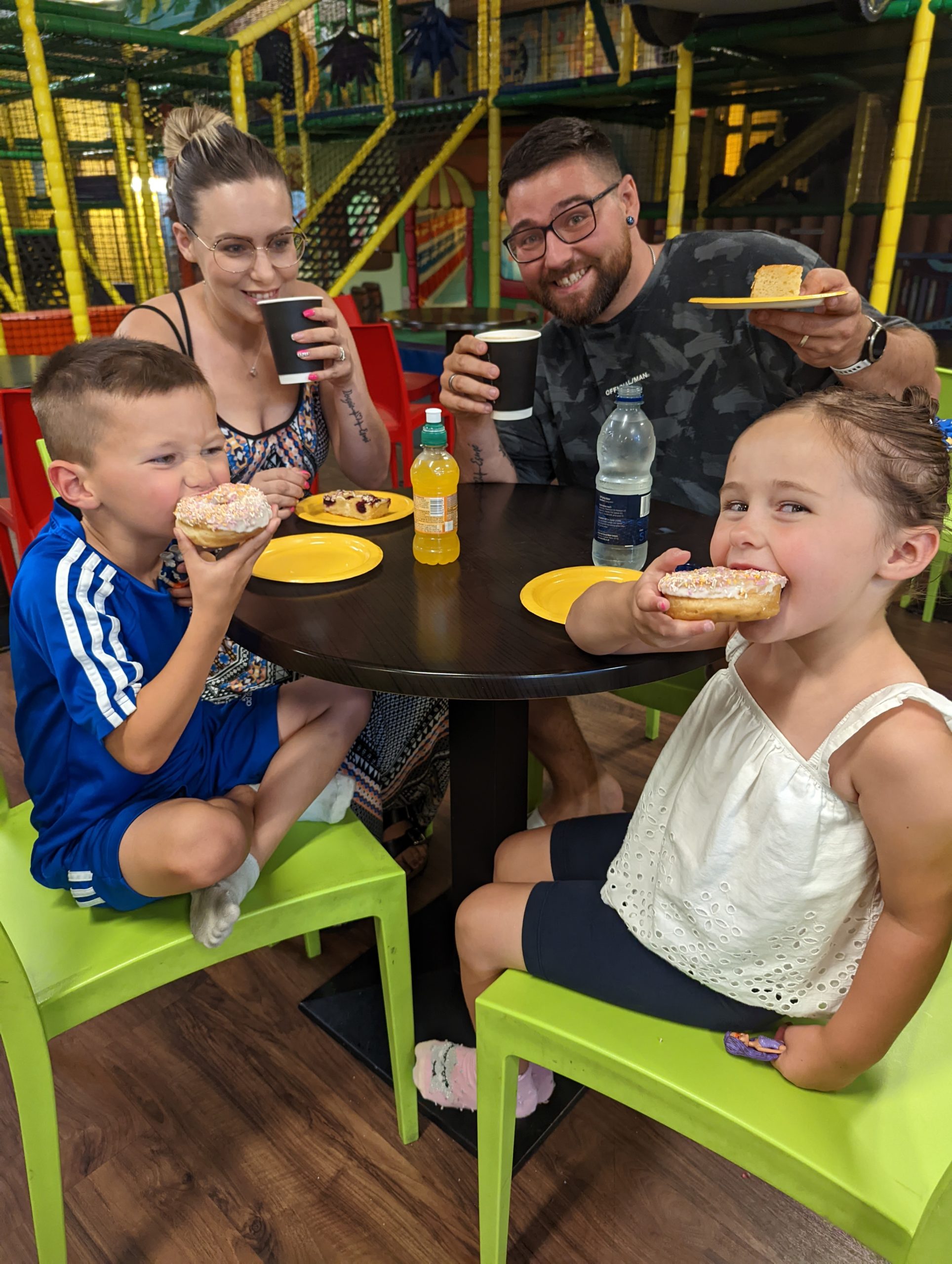 Funky Monkeys - Cafe